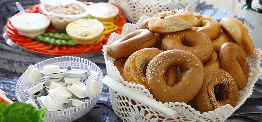 הולי בייגל - Holy Bagel מרכז הזמנות קייטרינג חלבי כשר למהדין בד"צ מגשי ...